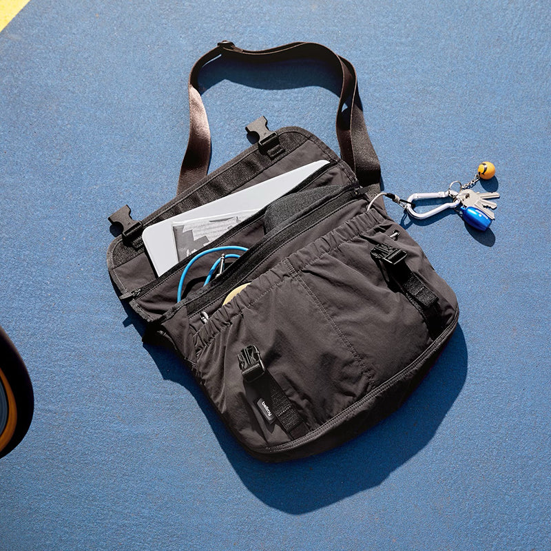 Bellroy | Cinch Messenger 12L – pomegranate.com.au